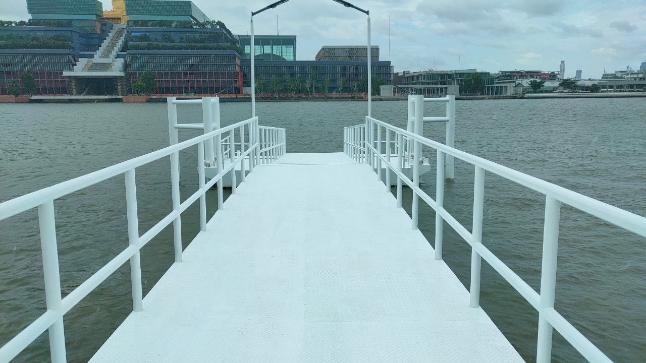 งานก่อสร้างสะพานปรับระดับและโป๊ะเทียบเรือ (กรุงเทพมหานคร) - PS. MARINE