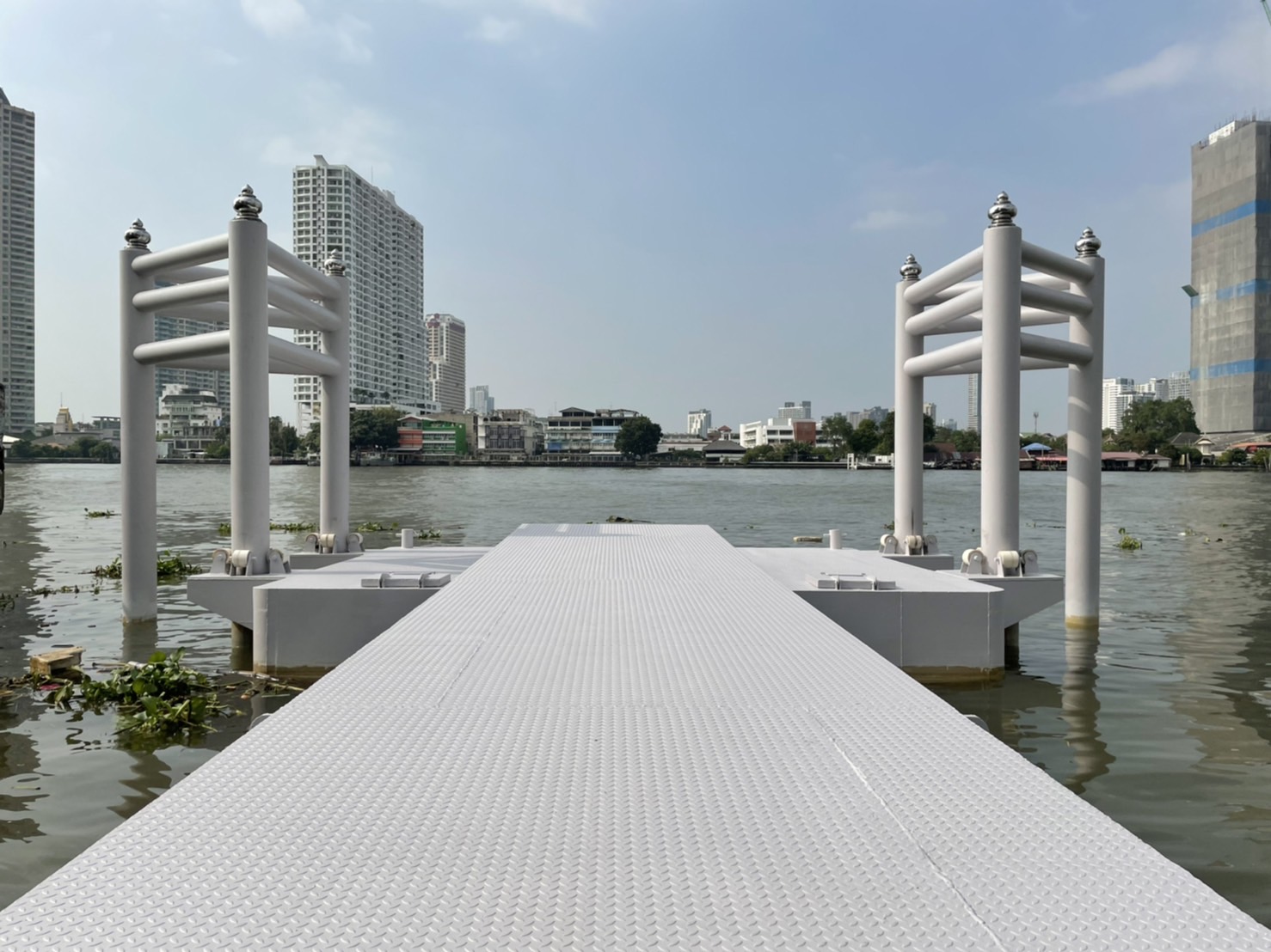 งานก่อสร้างสะพานปรับระดับและโป๊ะเทียบเรือ (กรุงเทพมหานคร) - PS. MARINE