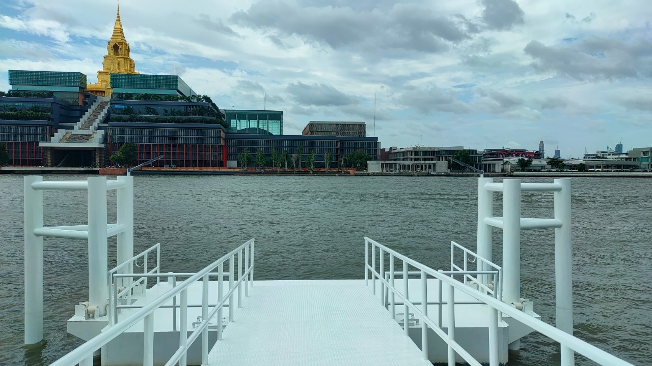 งานก่อสร้างสะพานปรับระดับและโป๊ะเทียบเรือ (กรุงเทพมหานคร) - PS. MARINE